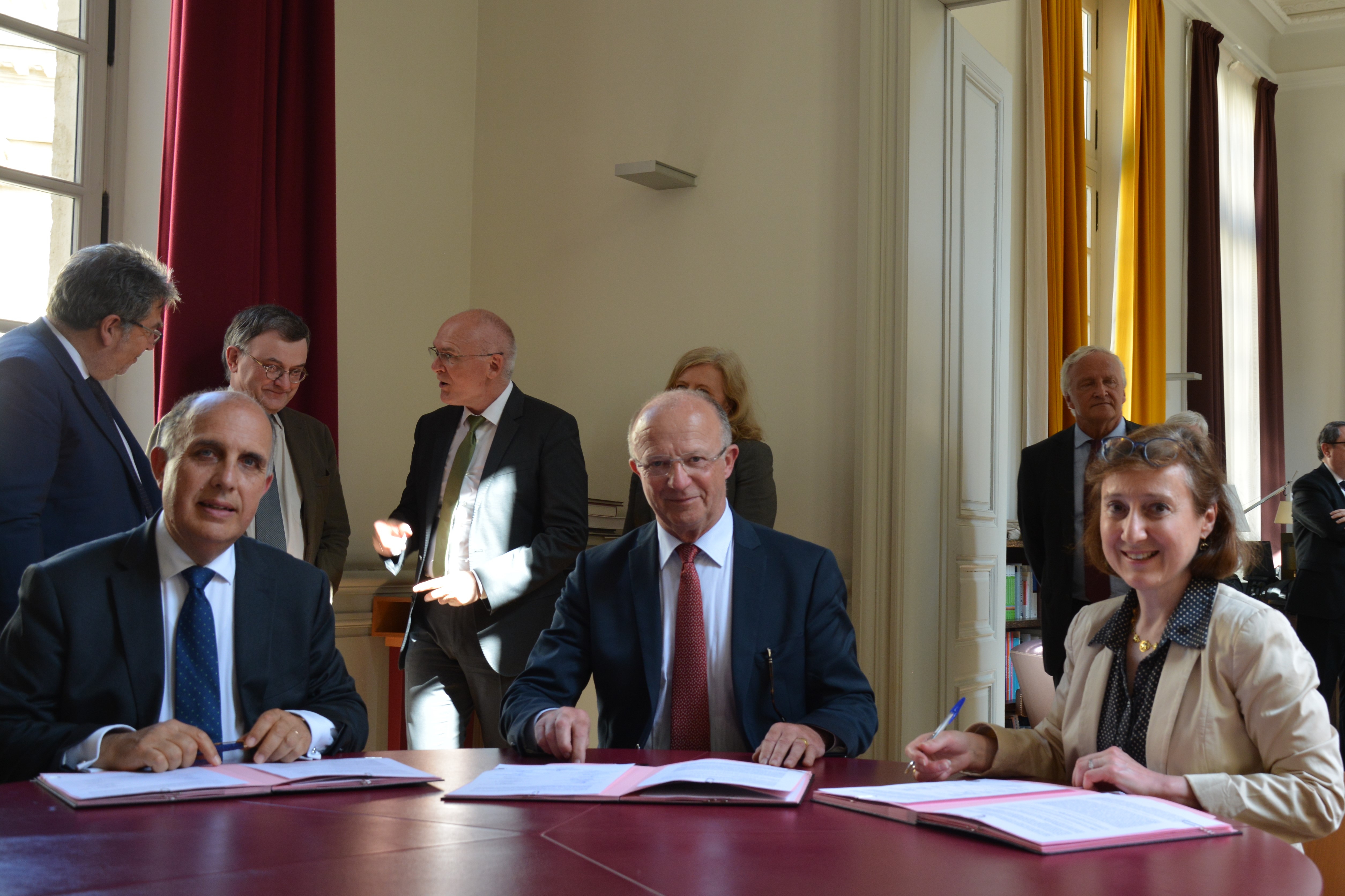 Signature d’une charte entre les cours administratives d’appel de Paris et de Versailles et les ...